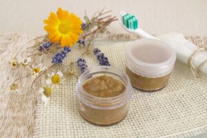 How to Make Toothpaste at Home 100% Natural with Recipes