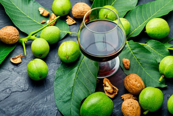 14 Amazing Health Benefits of Green Walnuts & How to Use