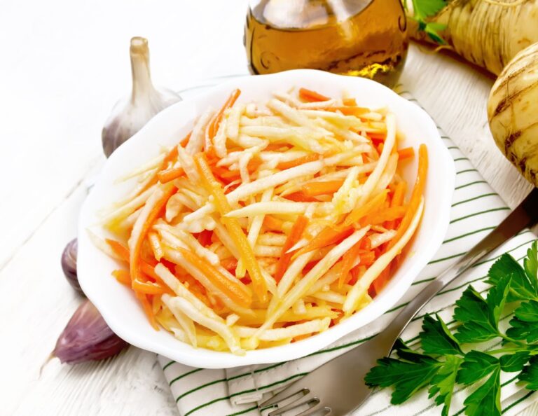 How to Make Parsley Root Salad - 7 Amazing Health Uses