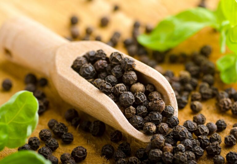 6 Amazing Home Remedies with Black Pepper with Recipes